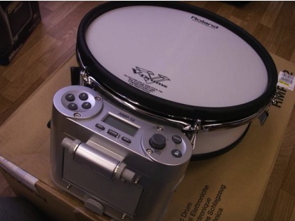 音楽監督のひとりごと (きゅう-かんりにんしつ): ROLAND RMP-12 マーチングパーカッション